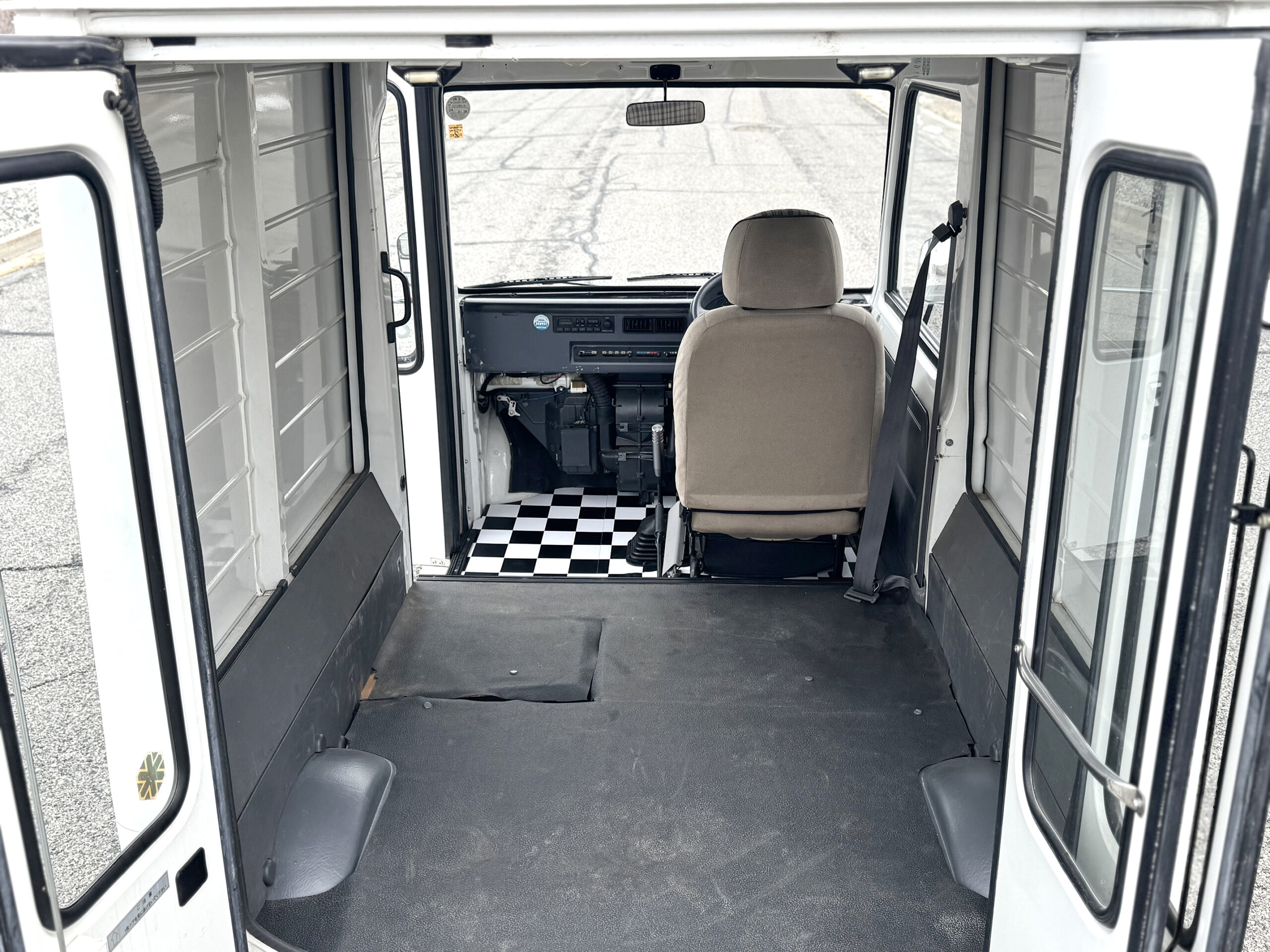 For Sale: 1992 Daihatsu Mira Walkthrough Van 4wd (RARE) » JDMBUYSELL